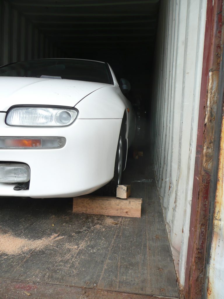 Nos conseils pour caler une voiture en conteneur - Long Cours